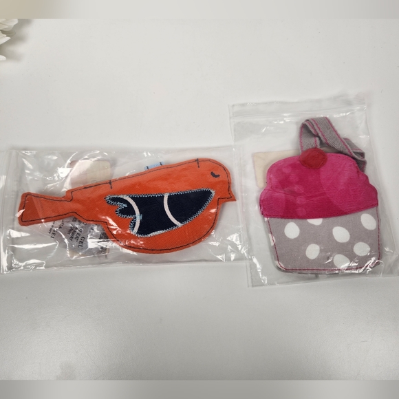 thirty-one | Other | Thirtyone Luggage Icon Hang Tag Pink Cupcake ...